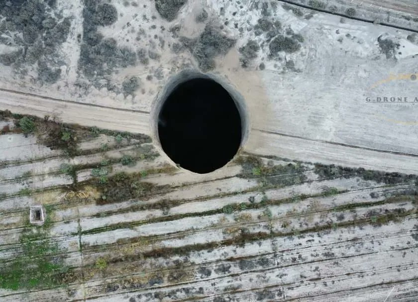 Se investiga el origen: aparece gigantesco socavón en la Minera ... Se investiga el origen: aparece gigantesco socavón en la Minera ...